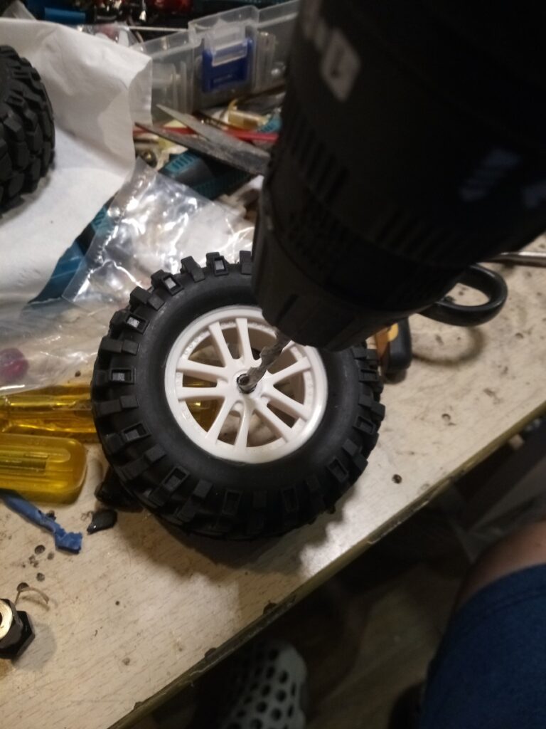 Extending wheelbase using wheel hex extender – RC Cars News